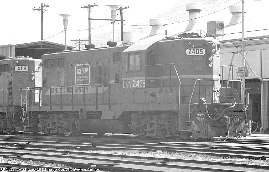 L&N GP-9 2405